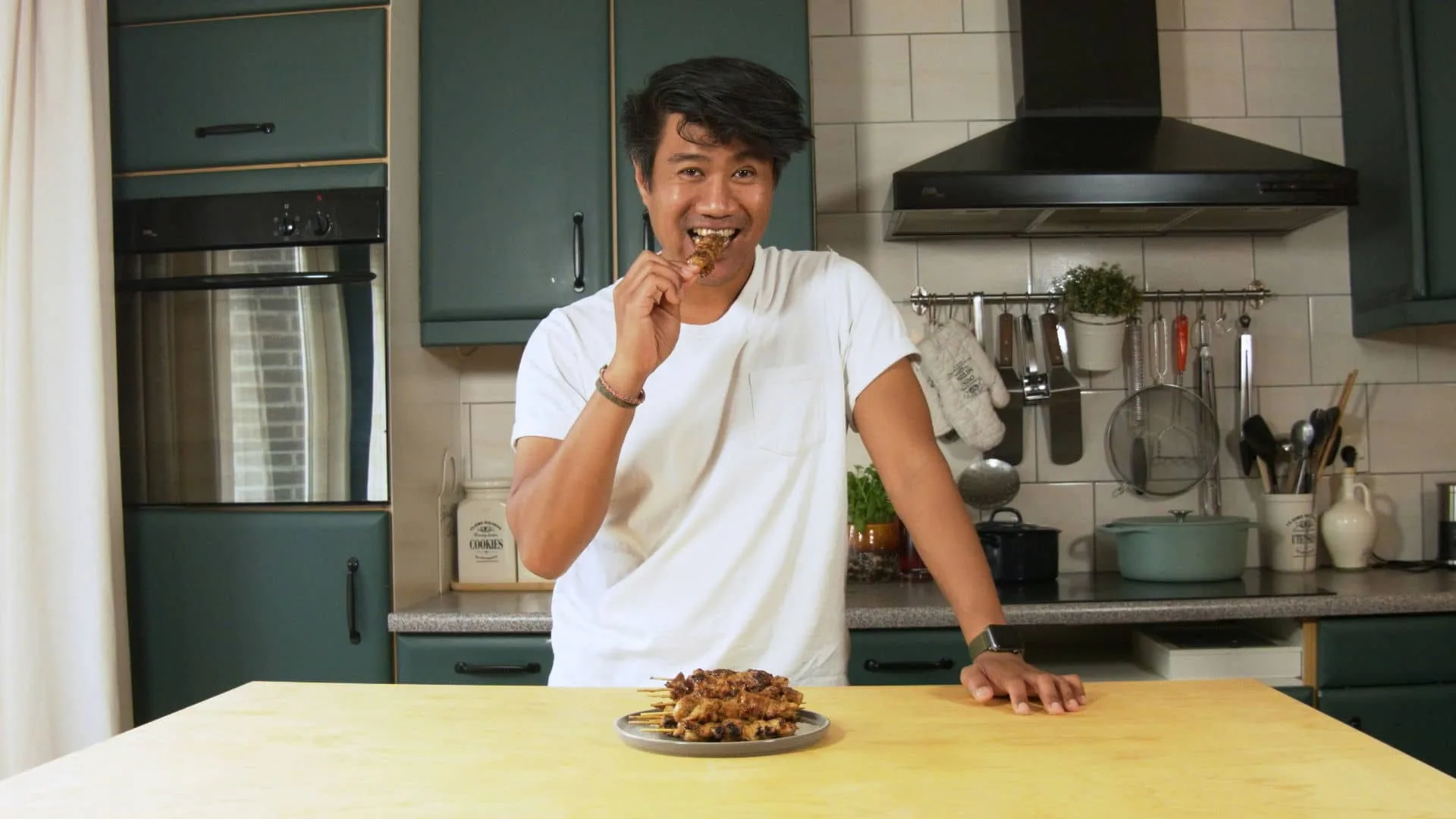 De lekkerste kipsate maak je zo - Thais Tafelen